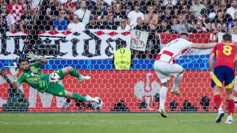 ¿Cuánto pagan las atajadas de Unai Simón y de Jordan Pickford en la ...